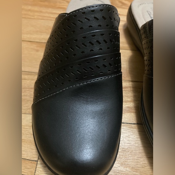 Clarks | Shoes | Clarks Black Leather Leisa Dana Clogs Size 6w 6 Wide ...